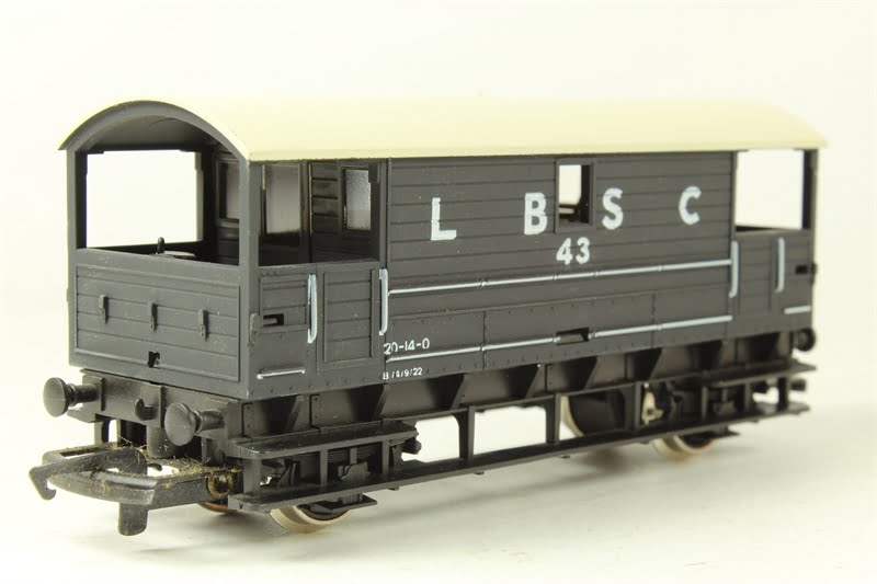 Hornby R019 LBSC Brake Van – Gravesend Model Centre
