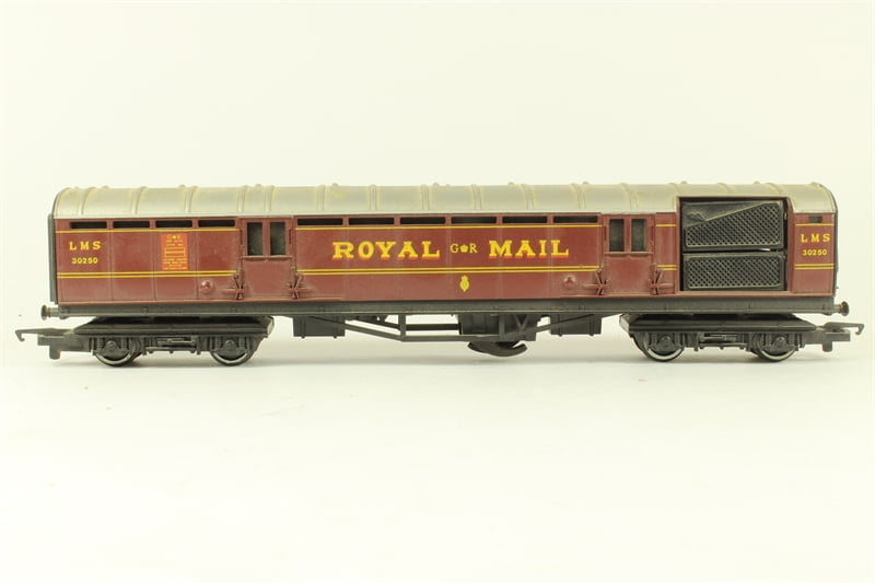 Hornby Railways R412 Operating Mail Coach – Gravesend Model Centre