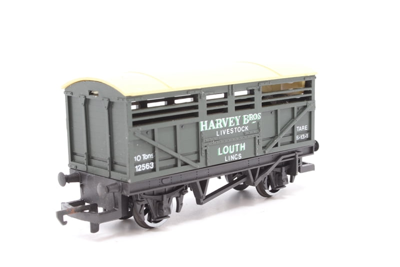 Hornby Railways R215 Harvey Bros Cattle Van – Gravesend Model Centre