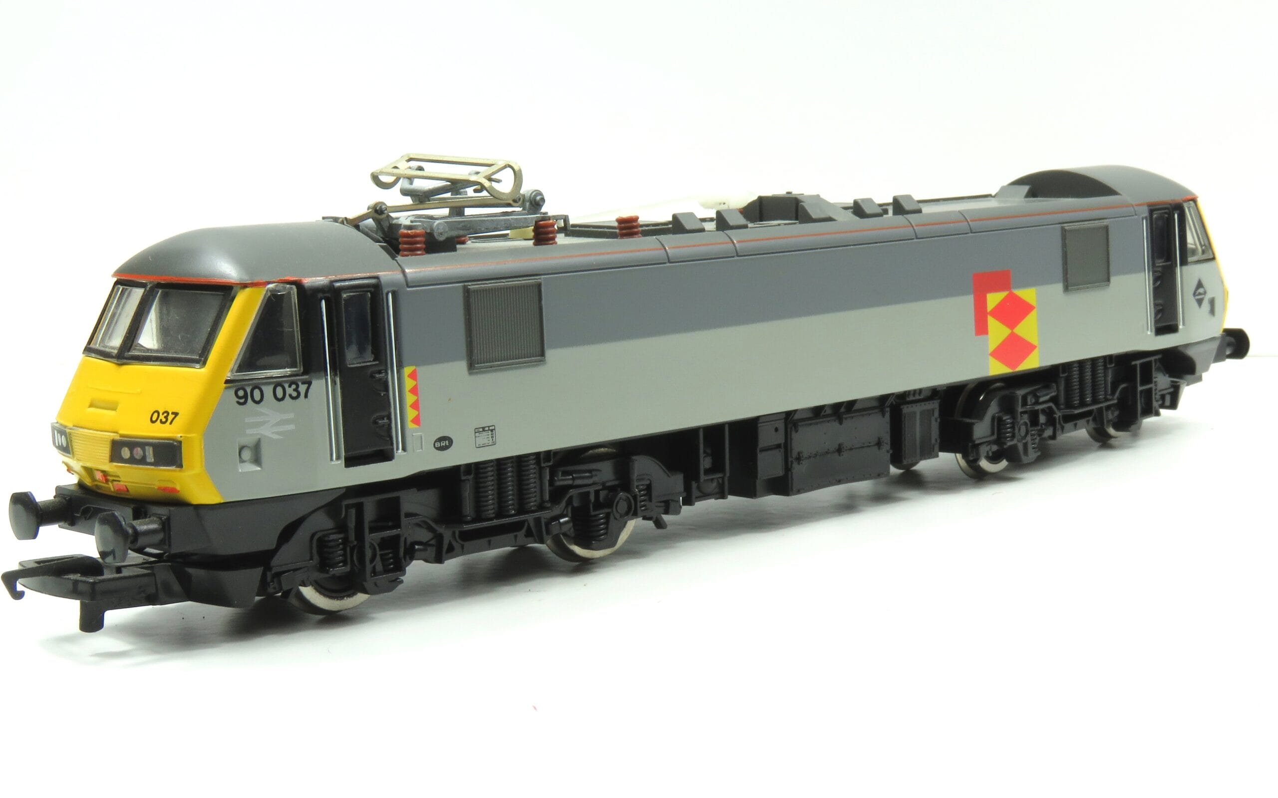 Hornby R586 BR Co-Co Diesel Loco Class 90 Speedlink – Gravesend Model ...